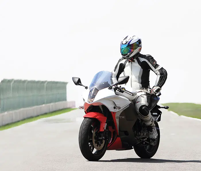 2016 Hyosung GT650R Review