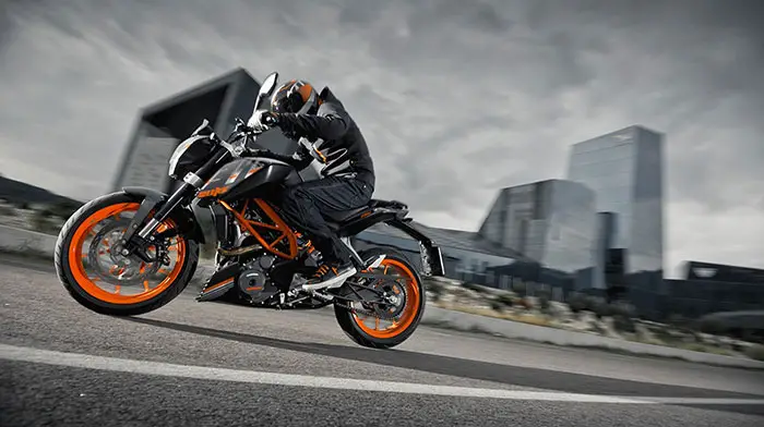 2016 KTM 390 Duke Review
