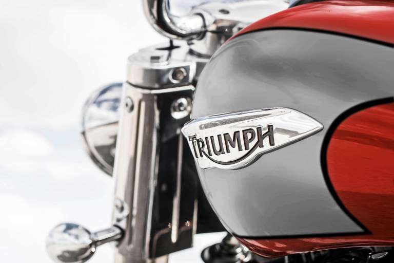 2018 Triumph Thunderbird Commander Review | Total Motorcycle
