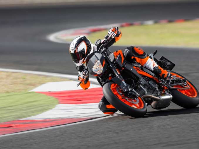 2018 KTM 390 Duke Review | Total Motorcycle