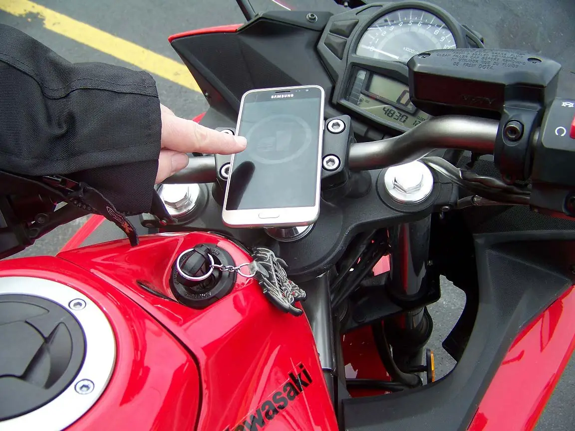 Group Rider? Our Review of Road-Lynx Phone App | Total Motorcycle