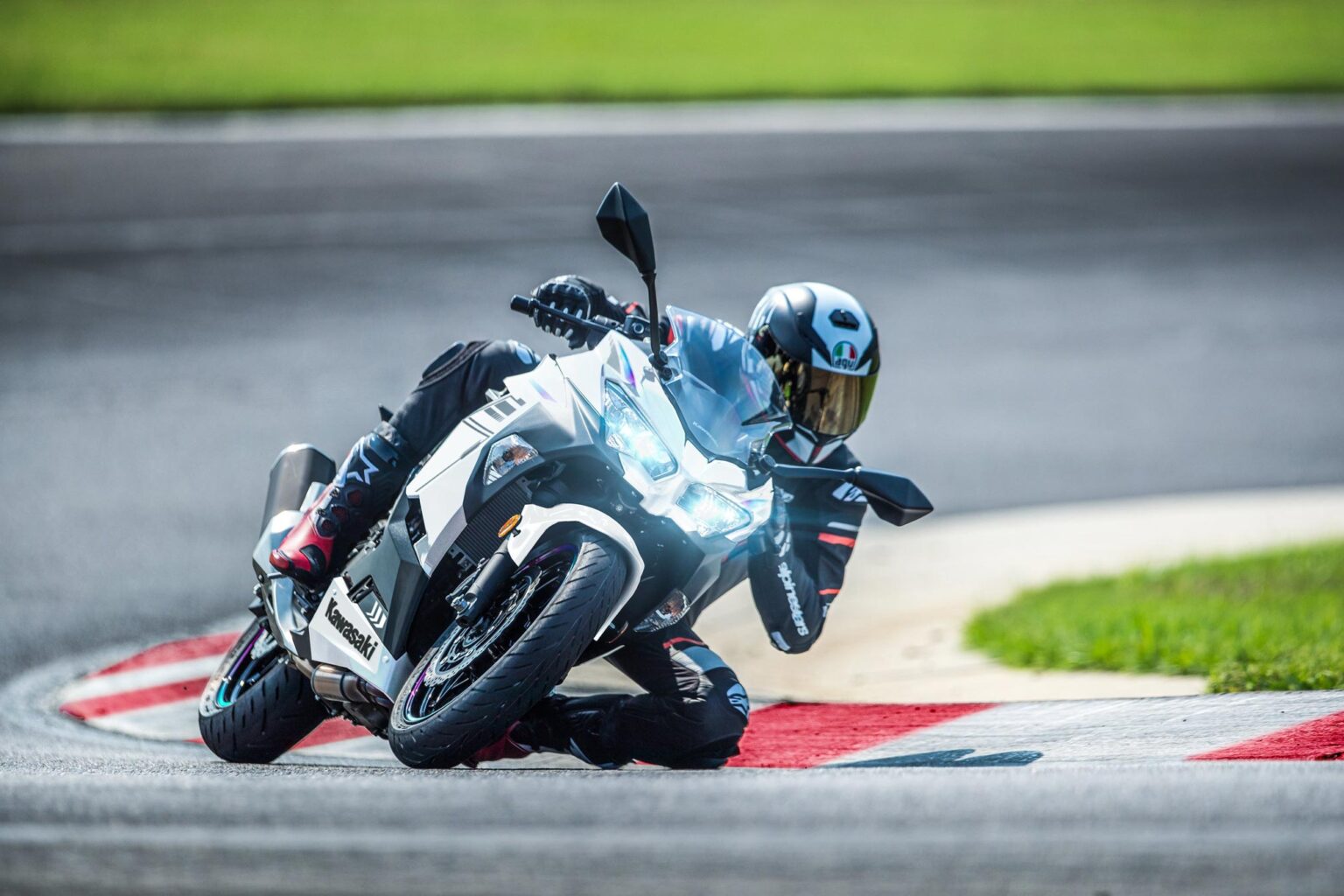 Beginner’s Guide to Motorcycling: Ultimate Motorcycle Track Day Guide ...