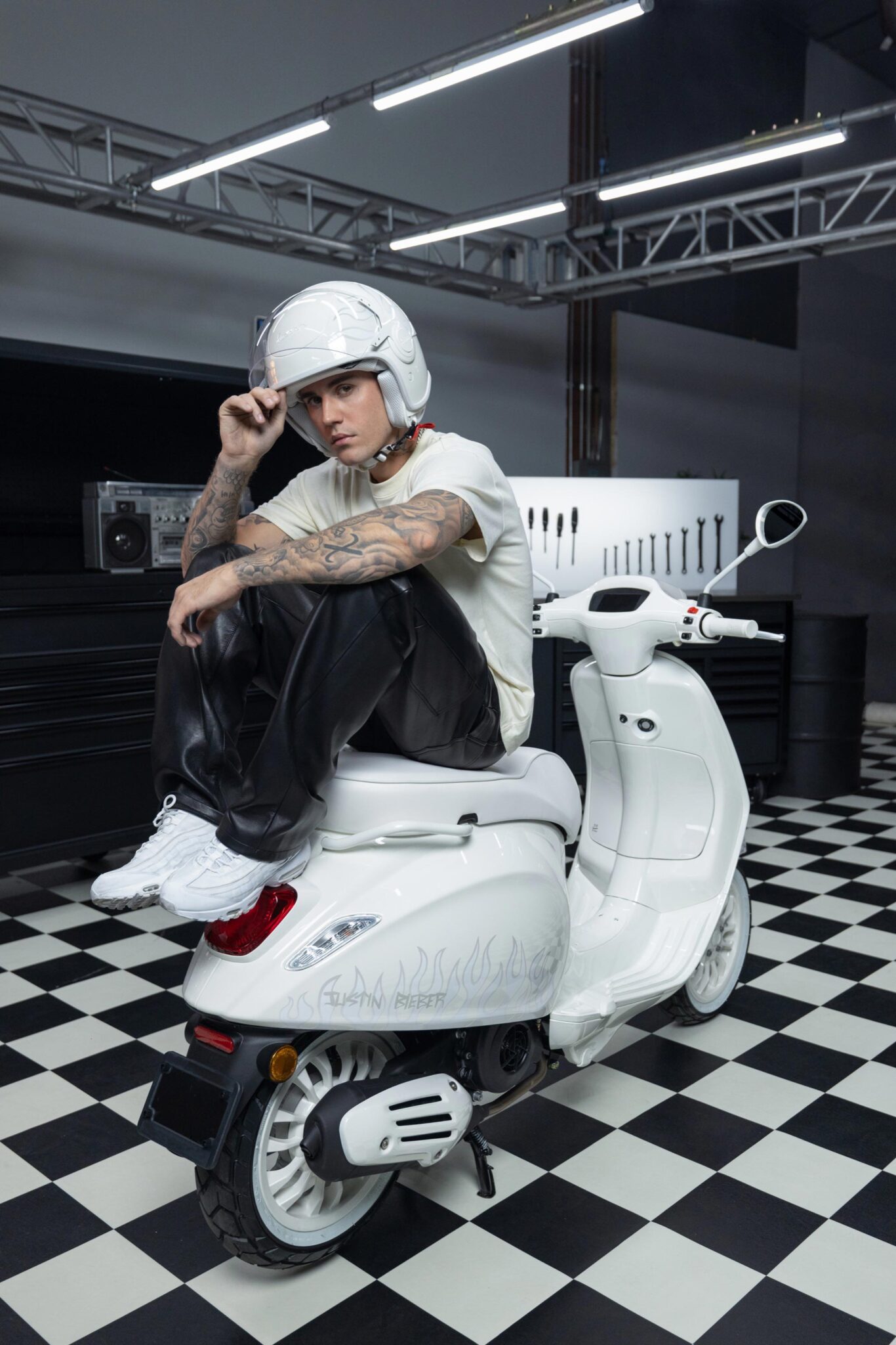 2023 Vespa Sprint 150 Justin Bieber x Guide | Total Motorcycle