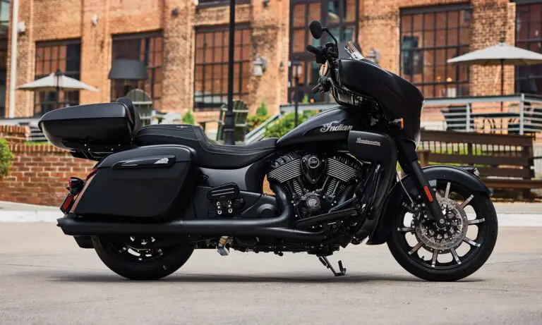 2023 Indian Roadmaster Dark Horse Guide | Total Motorcycle