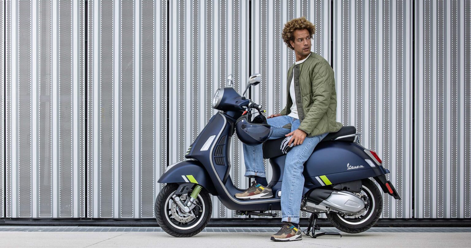 Stilvolle Vespa Gts 2023 Fotosnull