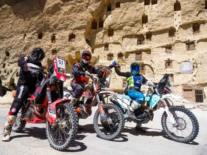 Beginner’s Guide to Motorcycling: Group Riding Etiquette Intro | Total ...