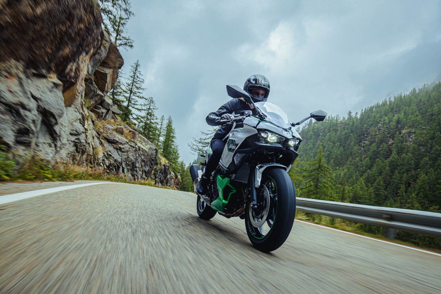 2024 Kawasaki Ninja 7 Hybrid Guide | Total Motorcycle