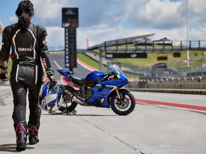 2025 Yamaha YZF-R3 Review | Total Motorcycle