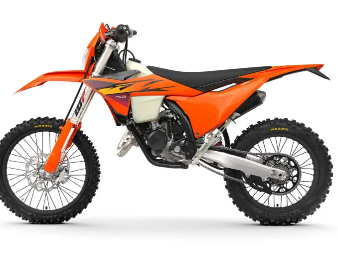 2026 KTM 990 Duke R Review • Total Motorcycle